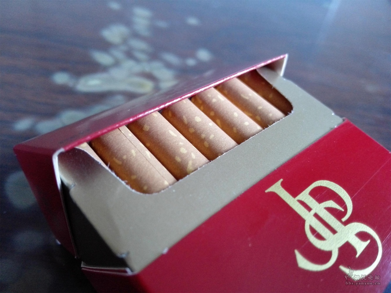 （免税版）JPS（JOHN PLAYER SPECIAL）硬红 - 香烟漫谈 - 烟悦网论坛